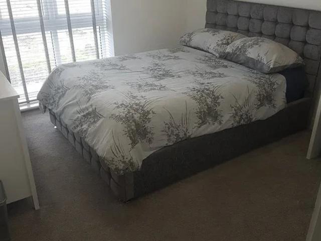 Room at Long Leaze Road, Bristol