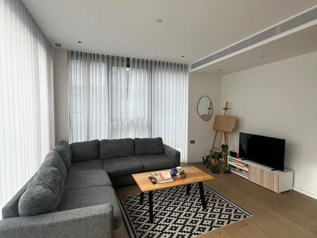 Room at Long Street, Greater London