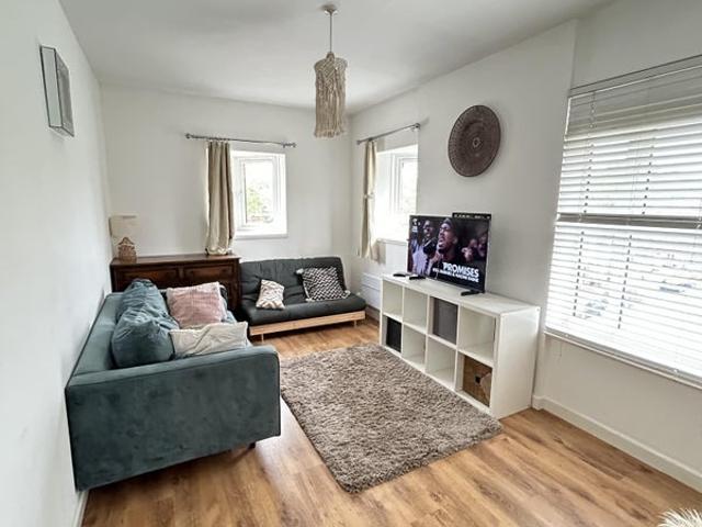 Room at Longbridge Way, Greater London