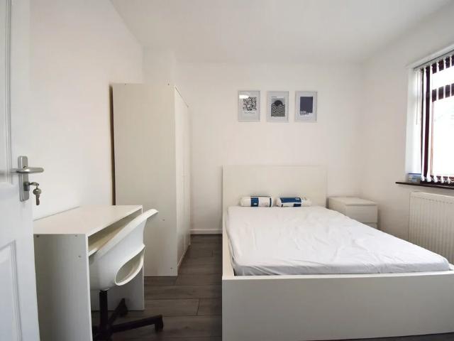 Room at Longfellow Road, Coventry