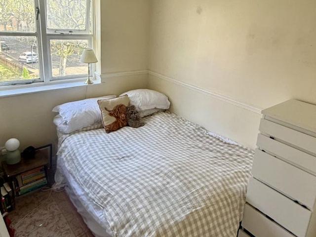 Room at Longfellow Way, Greater London