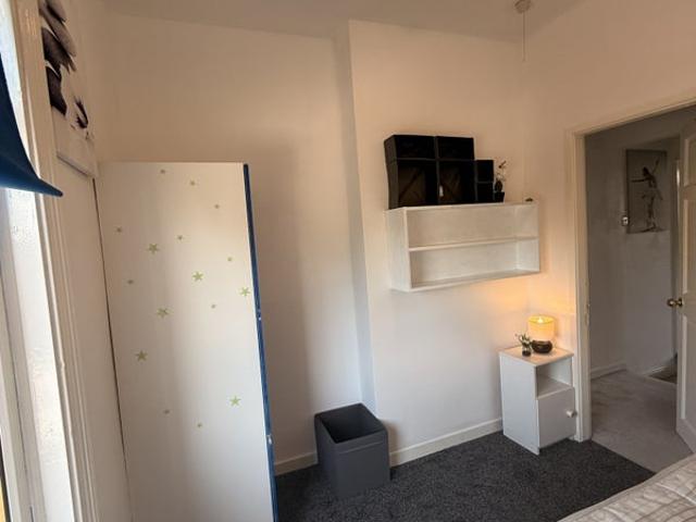Room at Longfield Terrace, Wakefield