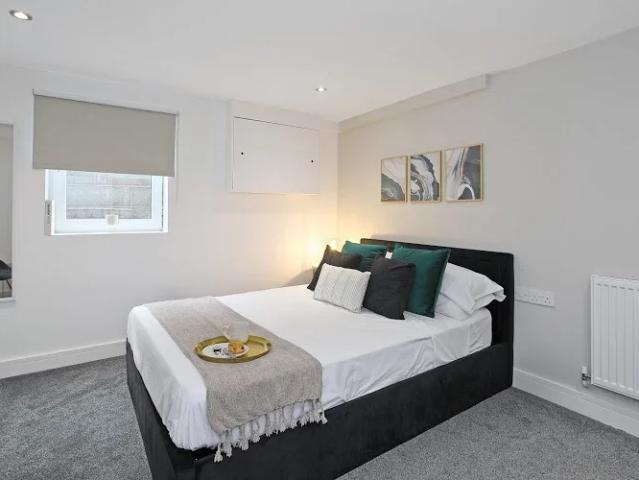 Room at Longfield Terrace, Wakefield