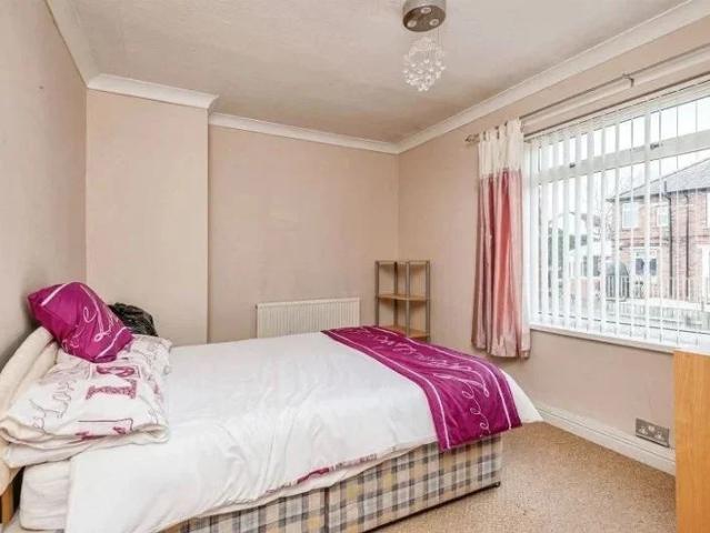 Room at Longfield Grove, Leeds