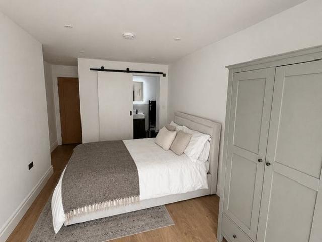 Room at Longfield Street, Greater London