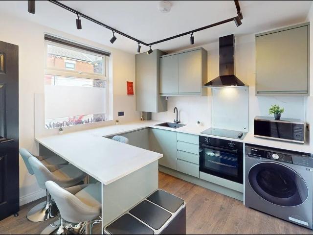 Room at Longford Street, Warrington