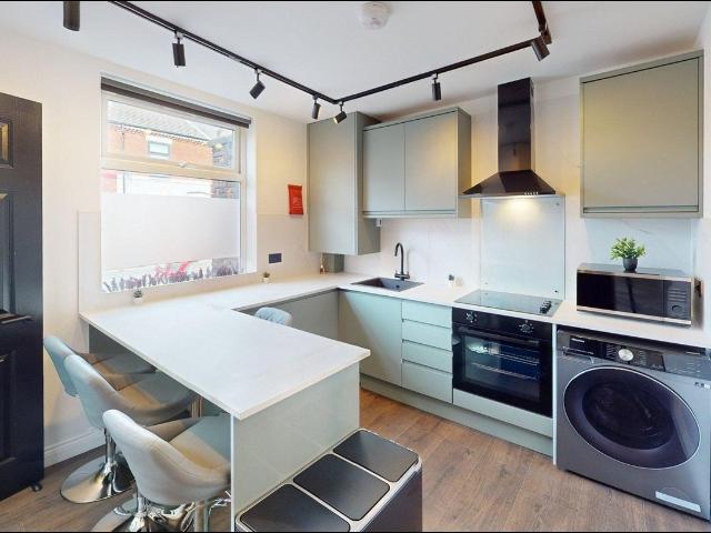 Room at Longford Street, Warrington