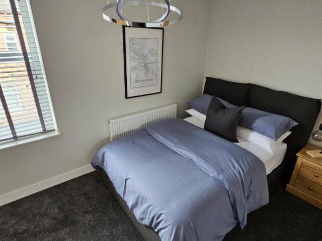 Room at Longroyd Terrace, Leeds