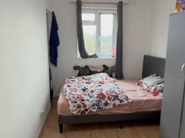 Room at Lonsdale Avenue, Greater London