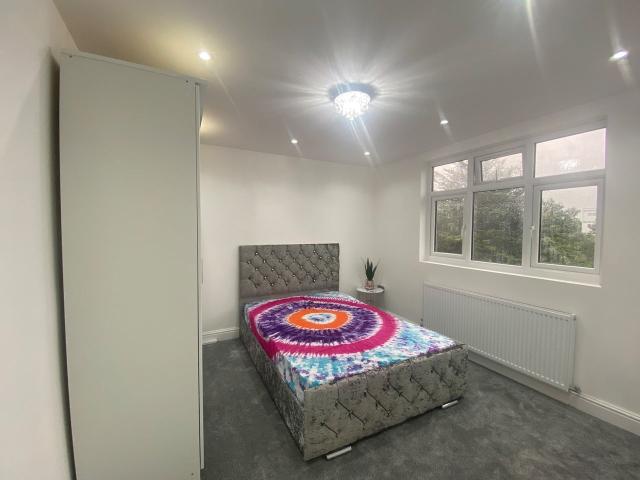 Room at Lonsdale Avenue, Greater London