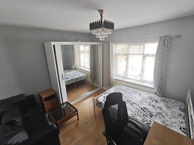 Room at Lonsdale Avenue, Greater London