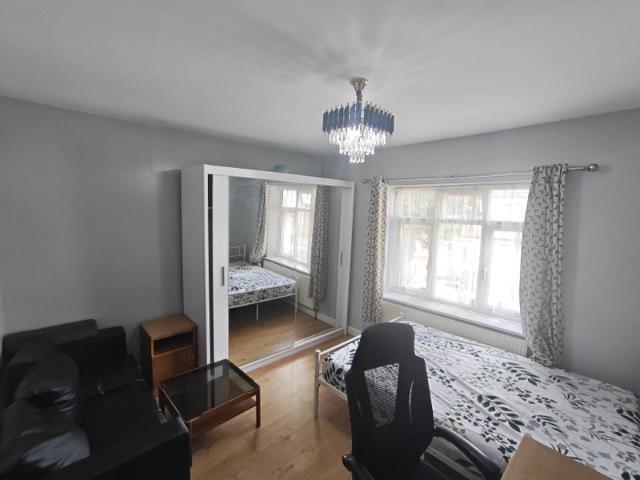 Room at Lonsdale Avenue, Greater London