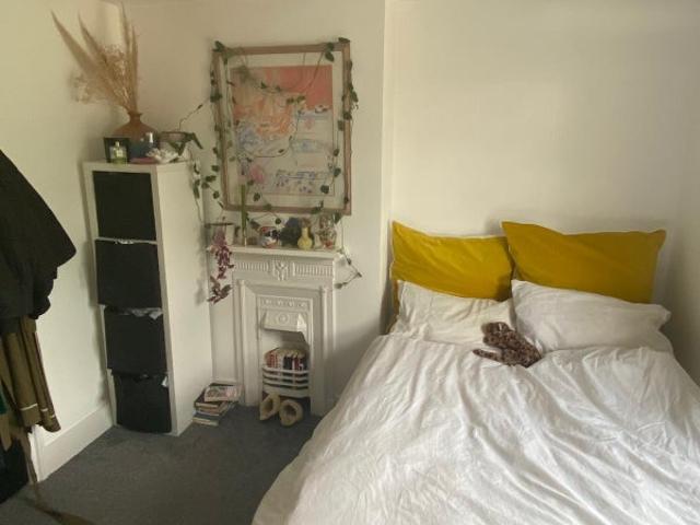 Room at Lordship Lane, Greater London