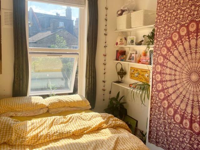 Room at Lordship Lane, Greater London