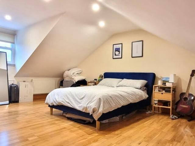 Room at Lordship Lane, Greater London