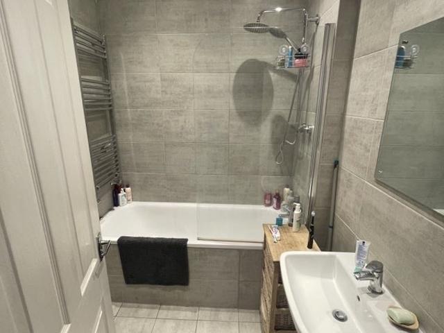 Room at Lordship Lane, Greater London