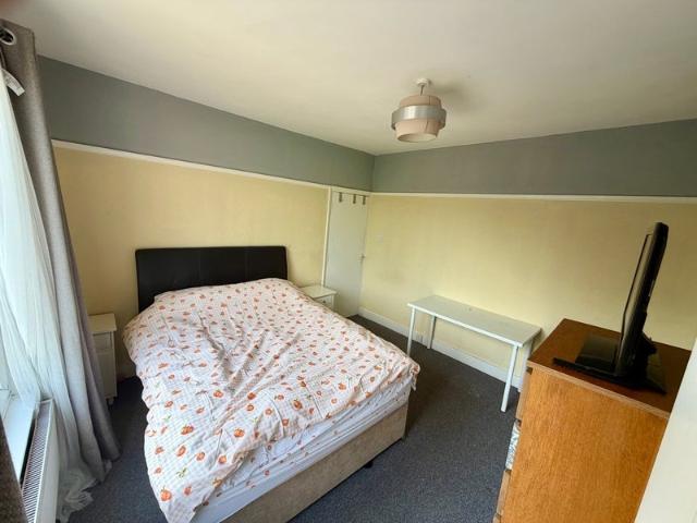 Room at Lordship Lane, Greater London