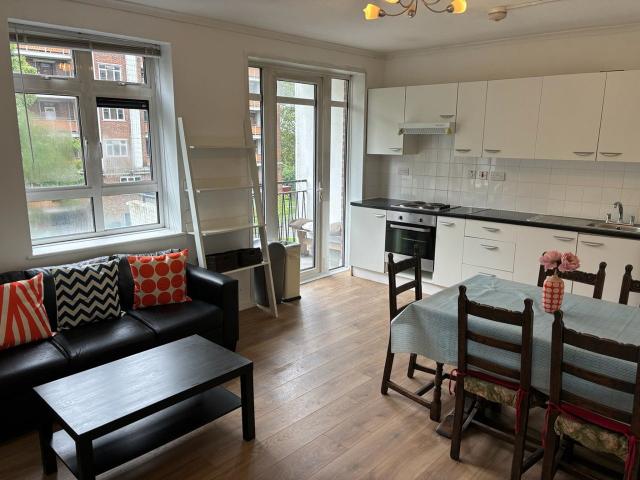 Room at Lordship Lane, Greater London