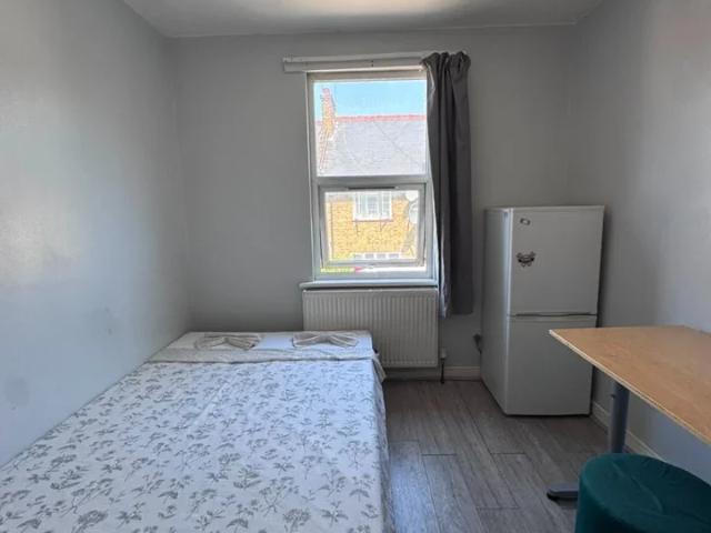 Room at Lordship Lane, Greater London
