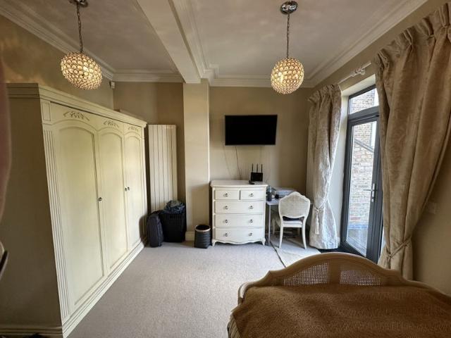 Room at Lordship Road, Greater London