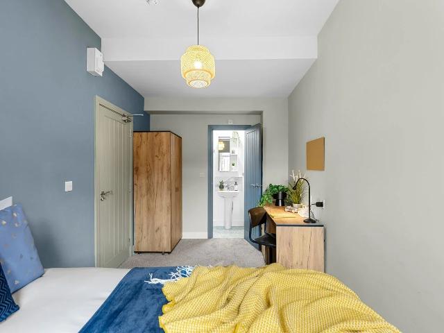Room at Low Road, Doncaster