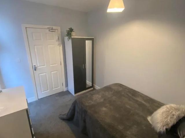 Room at Low Road, Doncaster