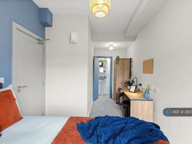 Room at Low Road, Doncaster