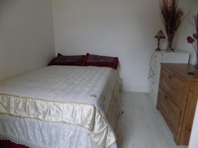 Room at Lowden Road, Greater London