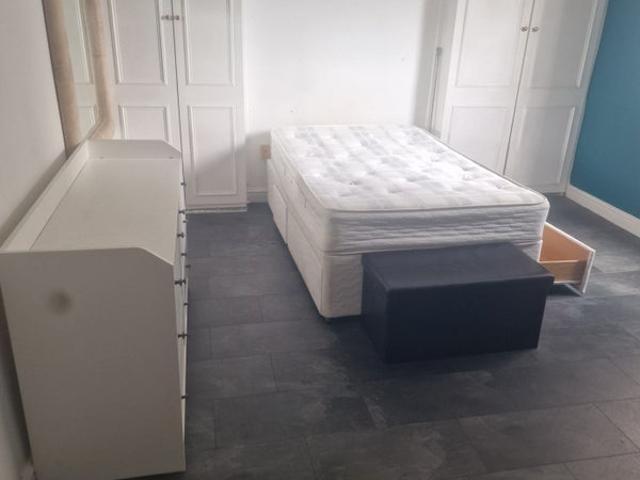 Room at Lower Monton Road, Salford