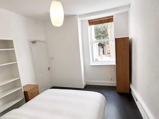Room at Lower Boston Road, Greater London