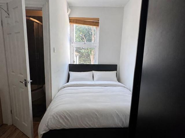 Room at Lower Boston Road, Greater London