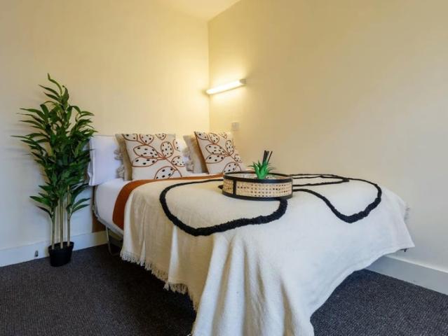 Room at Lower Chatham Street, Manchester
