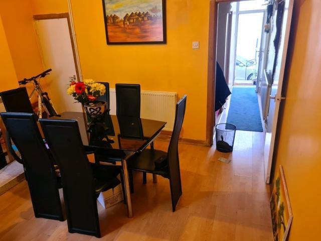 Room at Lower Cheltenham Place, Bristol