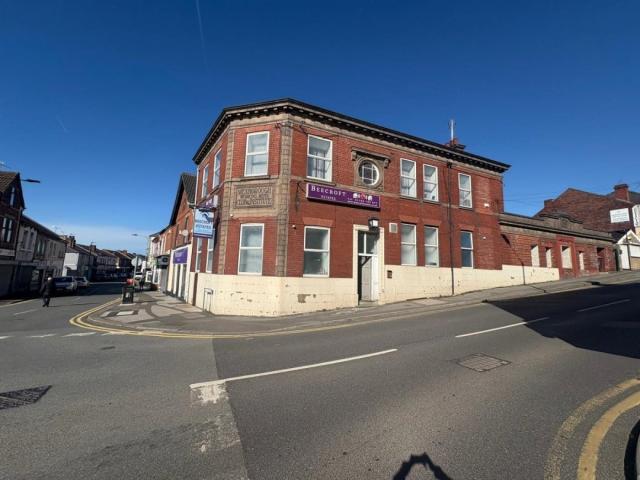 Room at Lower Dolcliffe Road, Doncaster