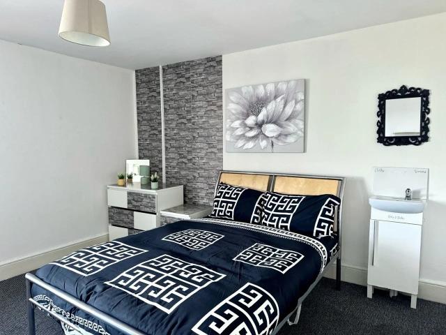 Room at Lower Lichfield Street, Willenhall