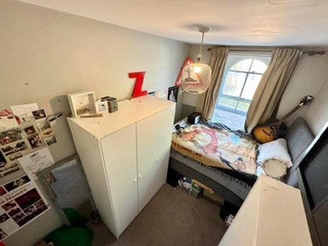 Room at Lower Road, Greater London