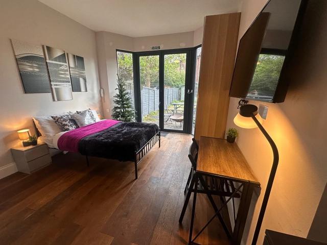 Room at Lowlands Road, Greater London