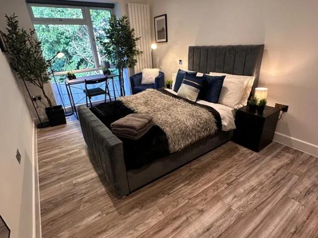 Room at Lowlands Road, Greater London