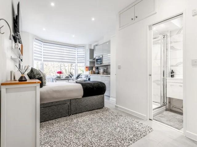 Room at Lowlands Road, Greater London
