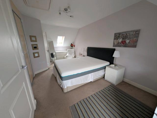 Room at Lowry Grove, Bristol