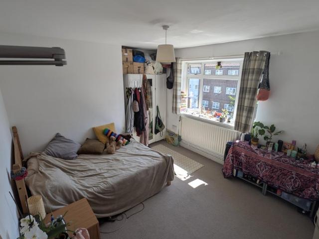 Room at Lowth Road, Greater London