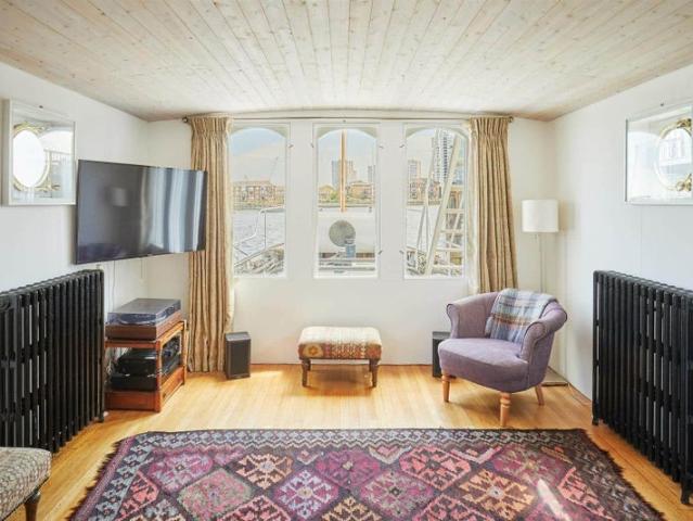 Room at Lots Road, Greater London