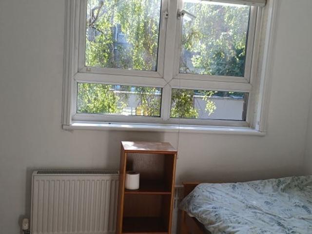 Room at Lough Road, Greater London