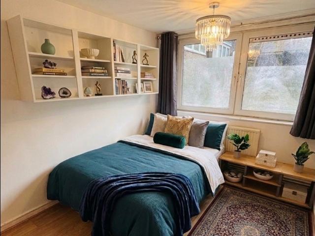 Room at Lough Road, Greater London