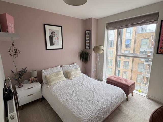 Room at Loughborough Park, Greater London