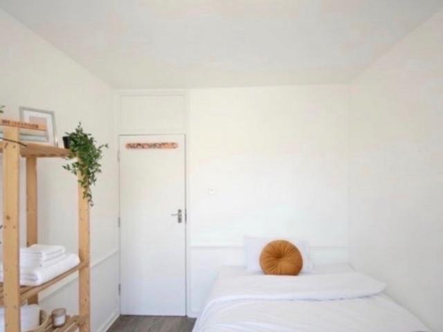 Room at Loughborough Road, Greater London