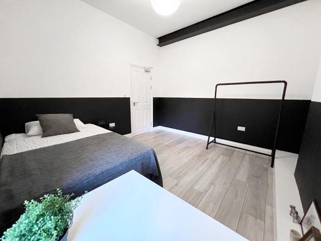 Room at Louisville Road, Greater London