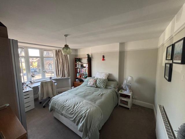 Room at Loveday Road, Greater London