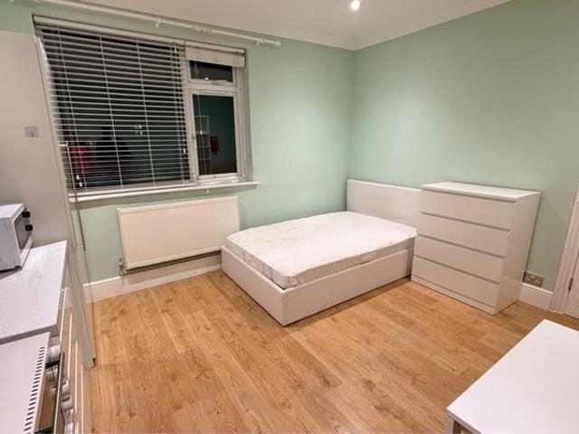 Room at Pulteney Road, Greater London