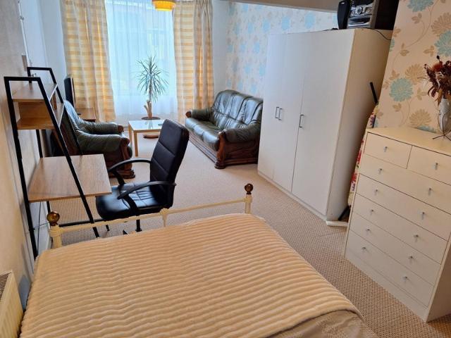 Room at Purefoy Road, Coventry
